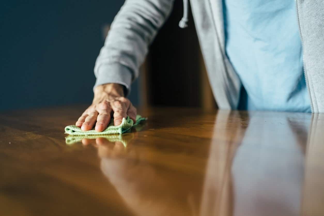 Houten Tafels Schoonmaken en Onderhouden: Tips en Technieken voor ...